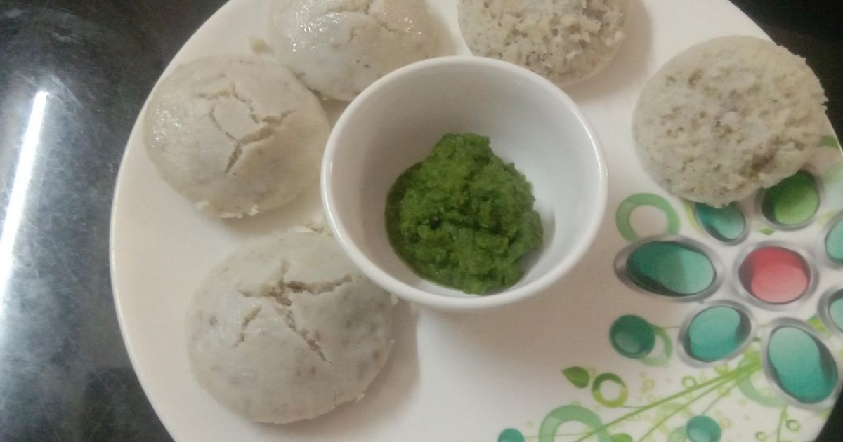 Sprouts Idli With Green Chutney Recipe by Daxa Parmar - Cookpad