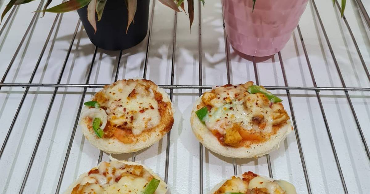 Bakery style Pizza Recipe by Zainab Aftab - Cookpad