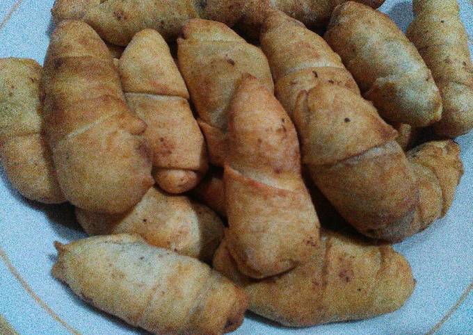 Resep Molen pisang mini oleh Yoshe Hana - Cookpad