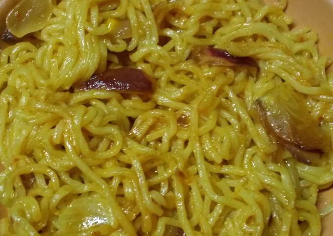 Onion maggi Recipe by Priyanka Shakya - Cookpad