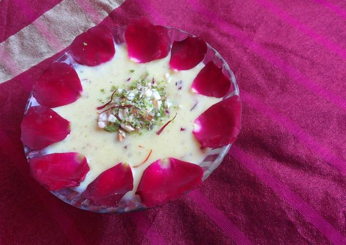 Saffron and Rose Rabri Recipe by Pooja Manish Agarwal - Cookpad