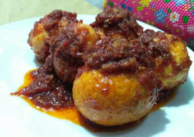 Resep Telur Merah Menggoda oleh Aditia Arrahma - Cookpad