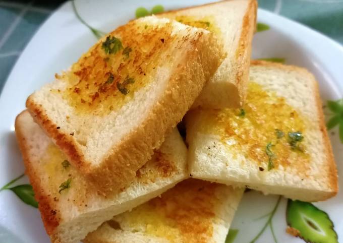 Resep Garlic bread pakai roti tawar oleh Indah Ari Susanti - Cookpad