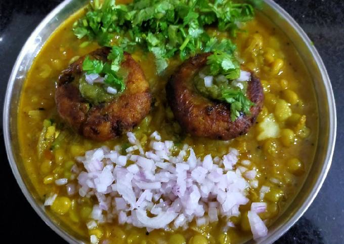 Ragda Patties Chaat Recipe by Darshana Patel - Cookpad