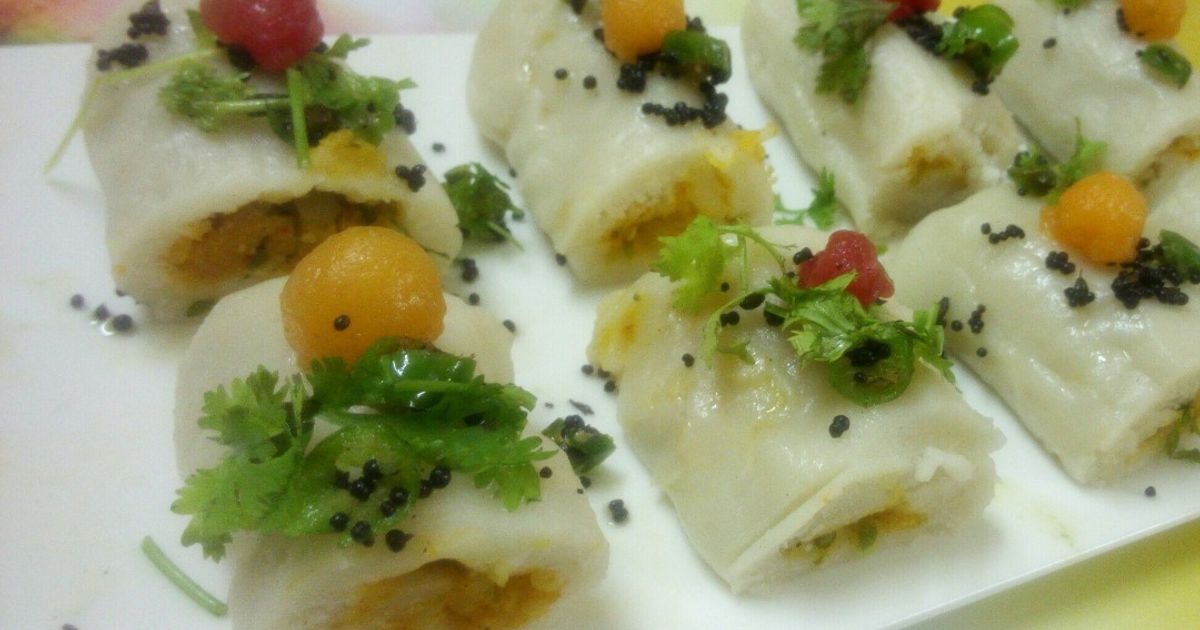 Potato Stuffed Rice Rolls Recipe by Chandu Pugalia - Cookpad