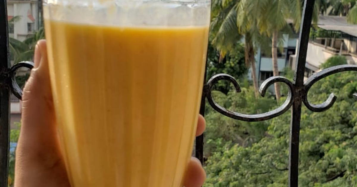 मँगो मिल्कशेक (Mango Milkshake Recipe In Marathi) रेसिपी Bhakti Chavan ...