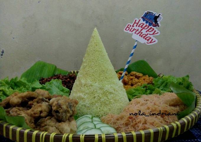 Resep Nasi Kuning Tumpeng Simple Magiccom oleh nola indriani - Cookpad