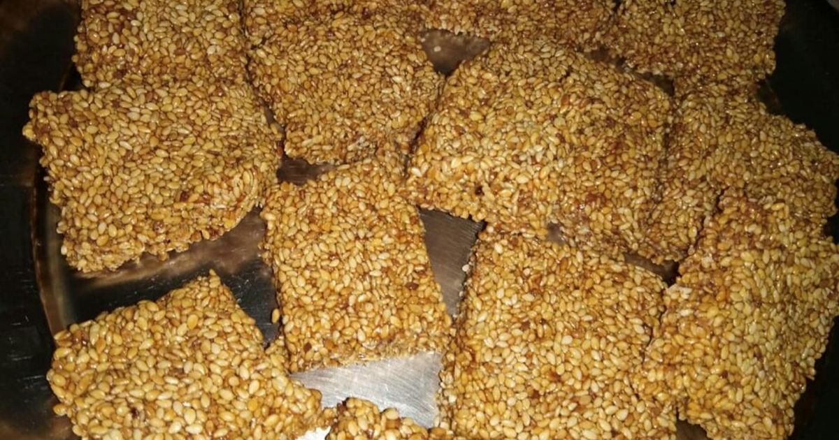 Til Gud Ki Chikki Recipe | How To Make Til Gud Papad Recipe by Priya ...