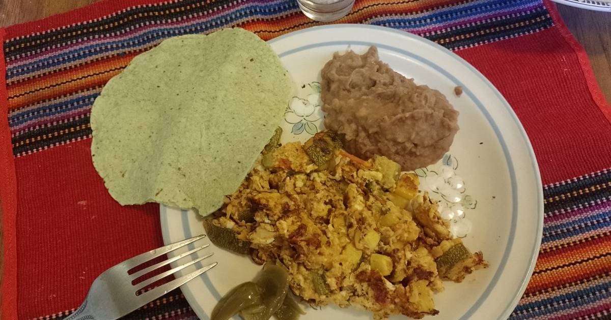 Huevo Revuelto Con Calbacitas Frijoles Tortilla Nopal Receta De