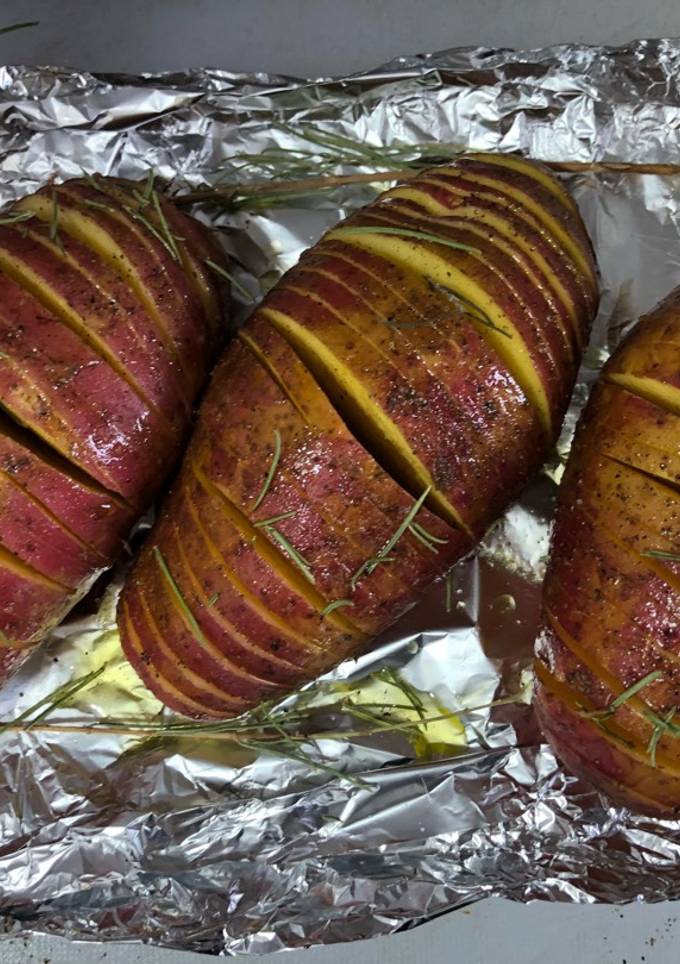 Papas al romero estilo acordeón al horno Receta de Valeria Arias- Cookpad