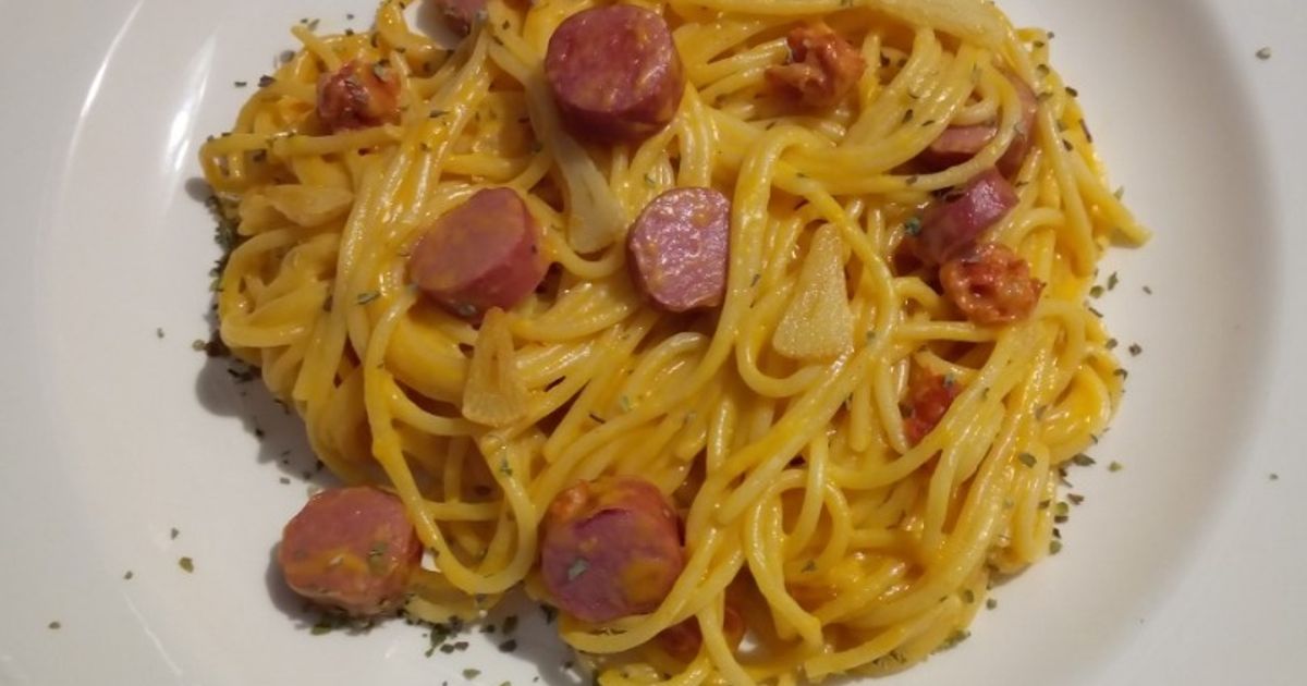 Pasta Con Chistorra, Salchichas Y Salsa De Queso Cheddar Receta de Jon ...