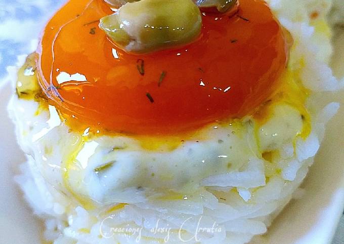 Yemas curadas con base de arroz jazmín y merengue salado Receta de ...