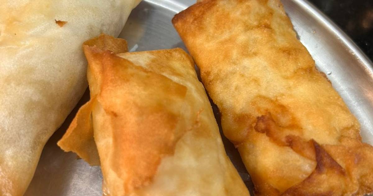 Cheesy Spring roll Recipe by Durreshahwar Khan - Cookpad