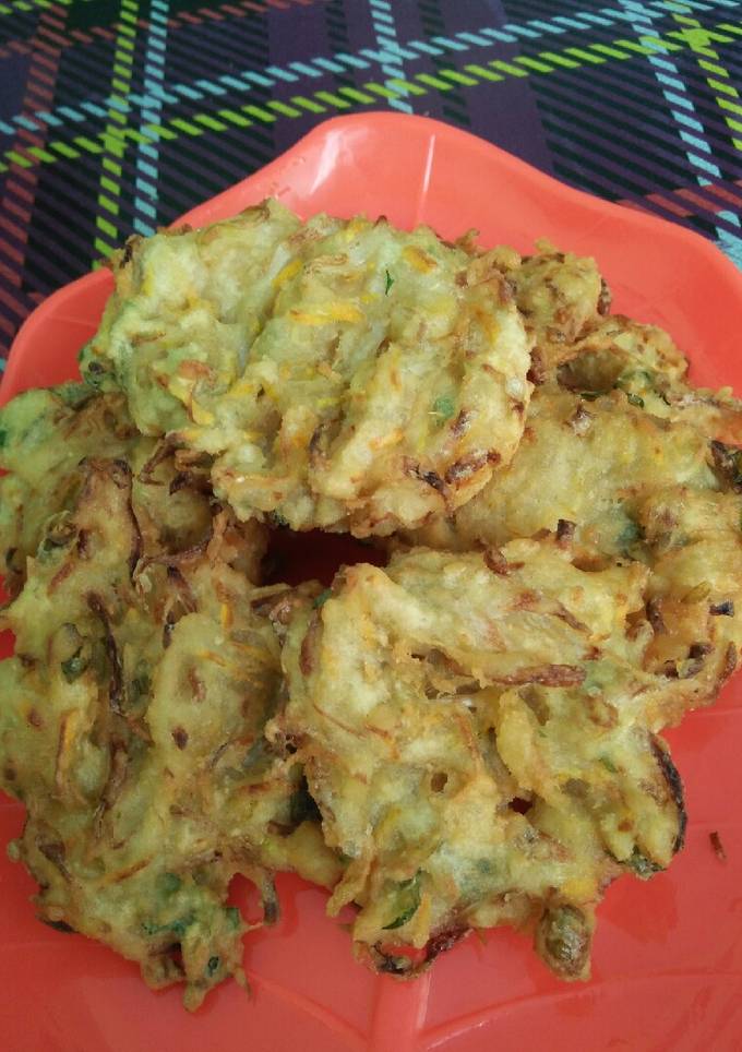 Resep Bakwan toge dan wortel oleh Erni Vahrian - Cookpad