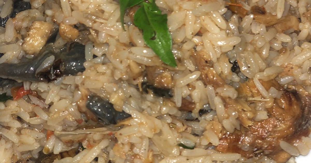 Coriander local Jellof rice Recipe by Chef Falilat - Cookpad