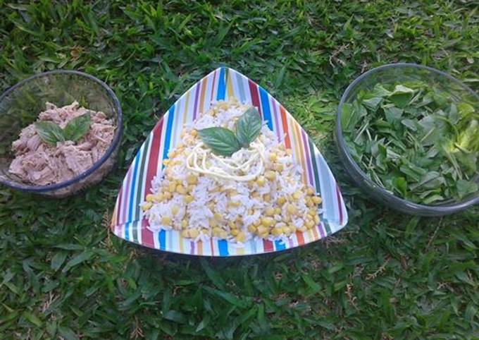 Ensalada de choclo, atún, arroz, rúcula y mayonesa Receta de ...