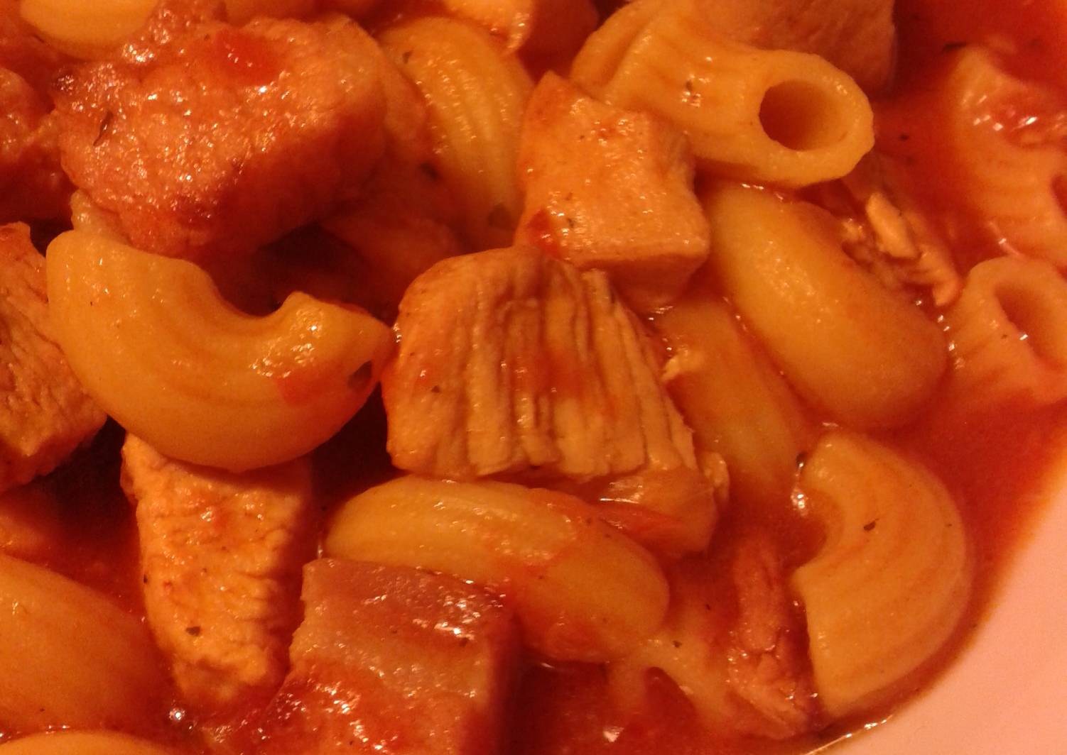 Guiso de fideos coditos con carne y tomates Receta de MARALA- Cookpad