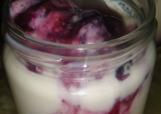 Yogurt de vainilla con colchón de arándanos (en yogurtera) Receta de ...