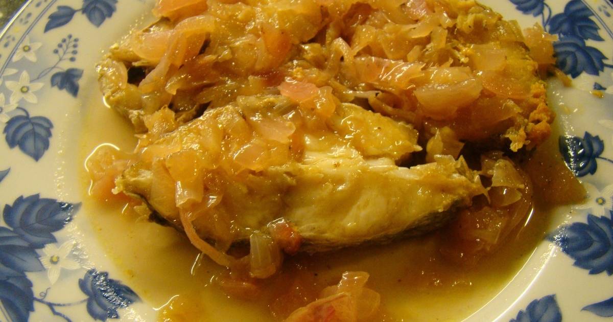 Besugo encebollado Receta de Marisa Marcos Ortega- Cookpad