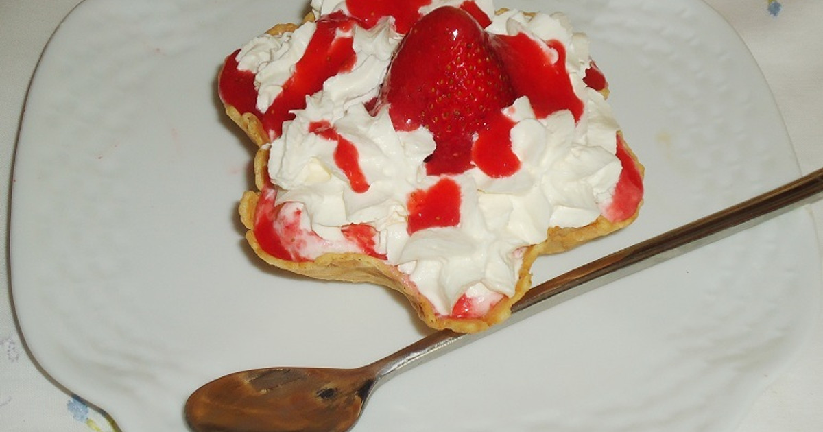 Tulipa Rellena De Salsa De Fresas Con Nata Y Helado Receta de carme ...