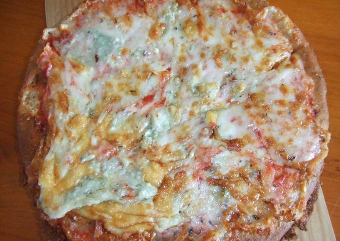 Pizza integral de quesos al aroma de orégano Receta de Cuqui Bastida ...