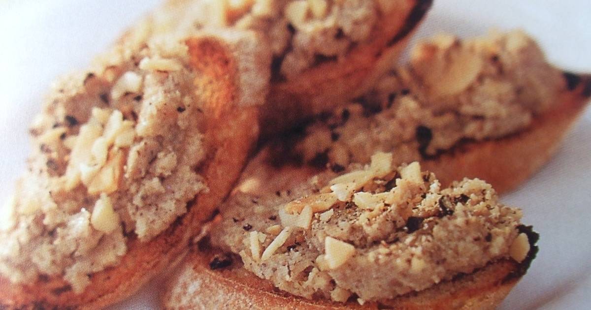 Tostadas con paté de berenjenas asadas con ajo Receta de Cuqui Bastida ...