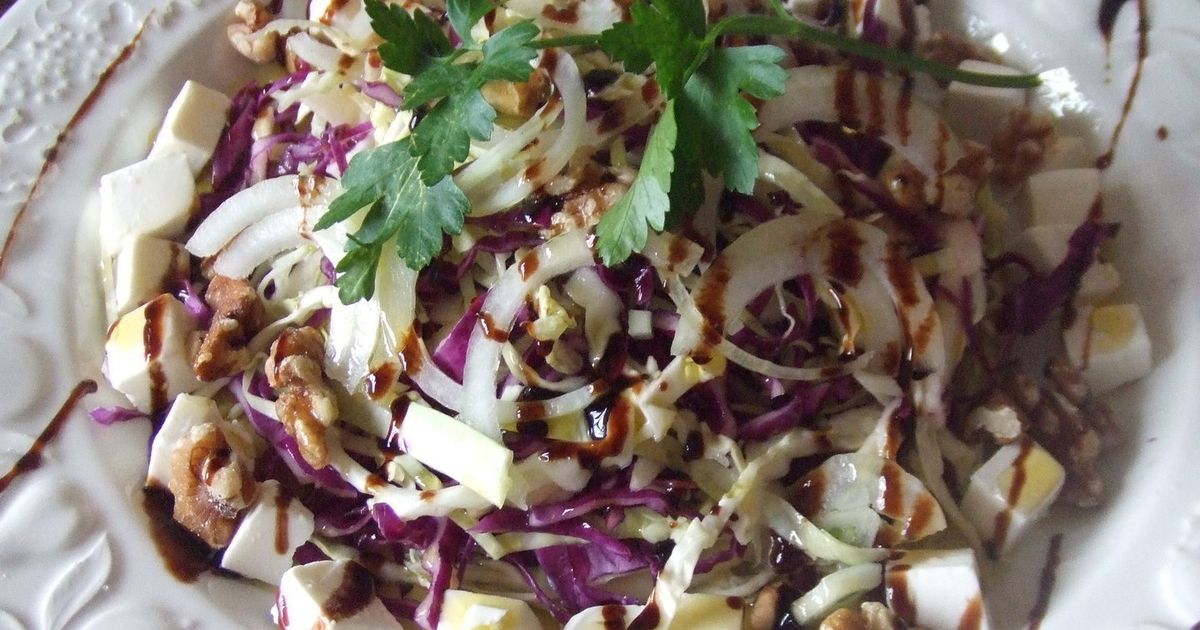 Ensalada De Repollo, Lombarda, Nueces, Y Crema De Aceto Balsámico Al ...