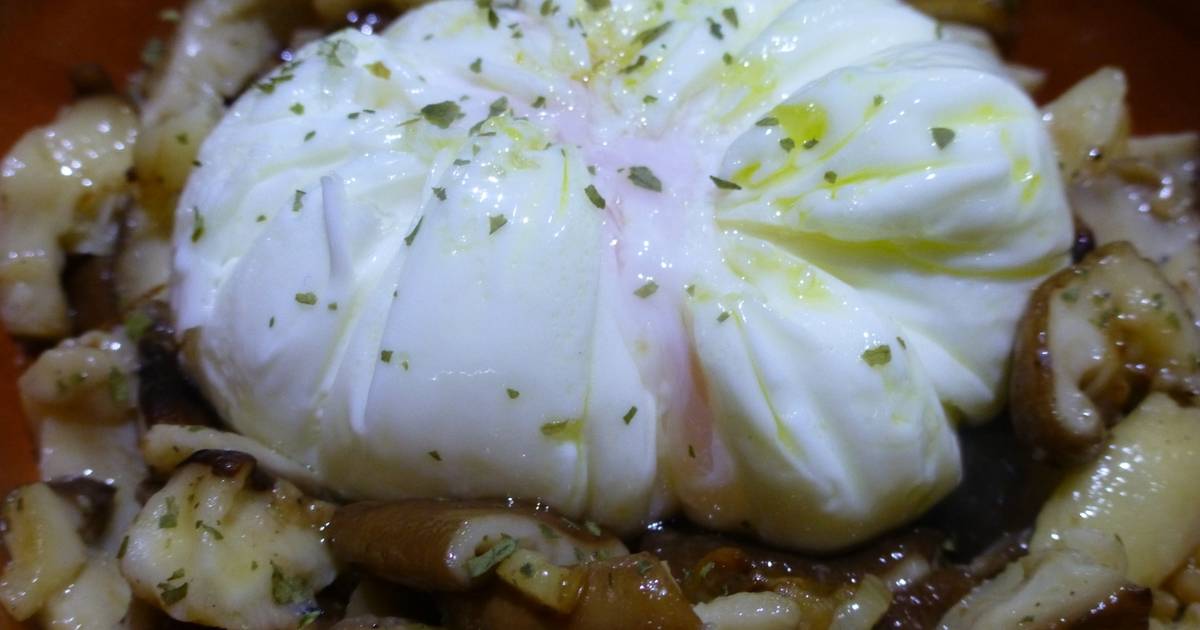 Huevo escalfado con setas picaditas Receta de milandebrera- Cookpad