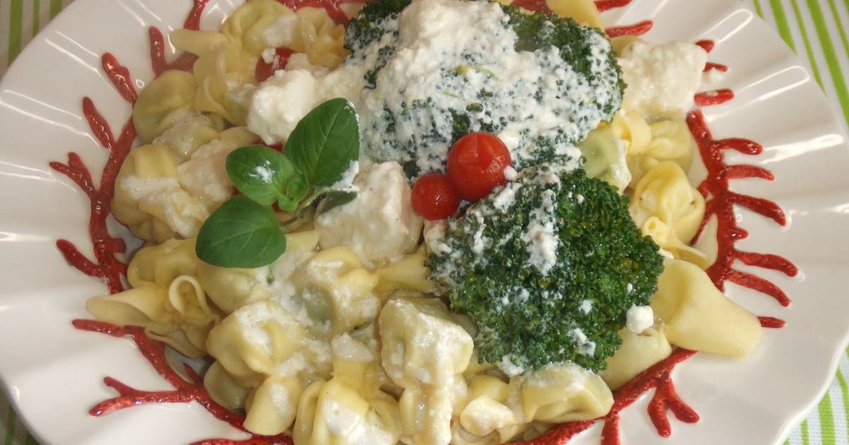 Sacchetti rellenos de ricota y espinacas con salsa de feta Receta de ...