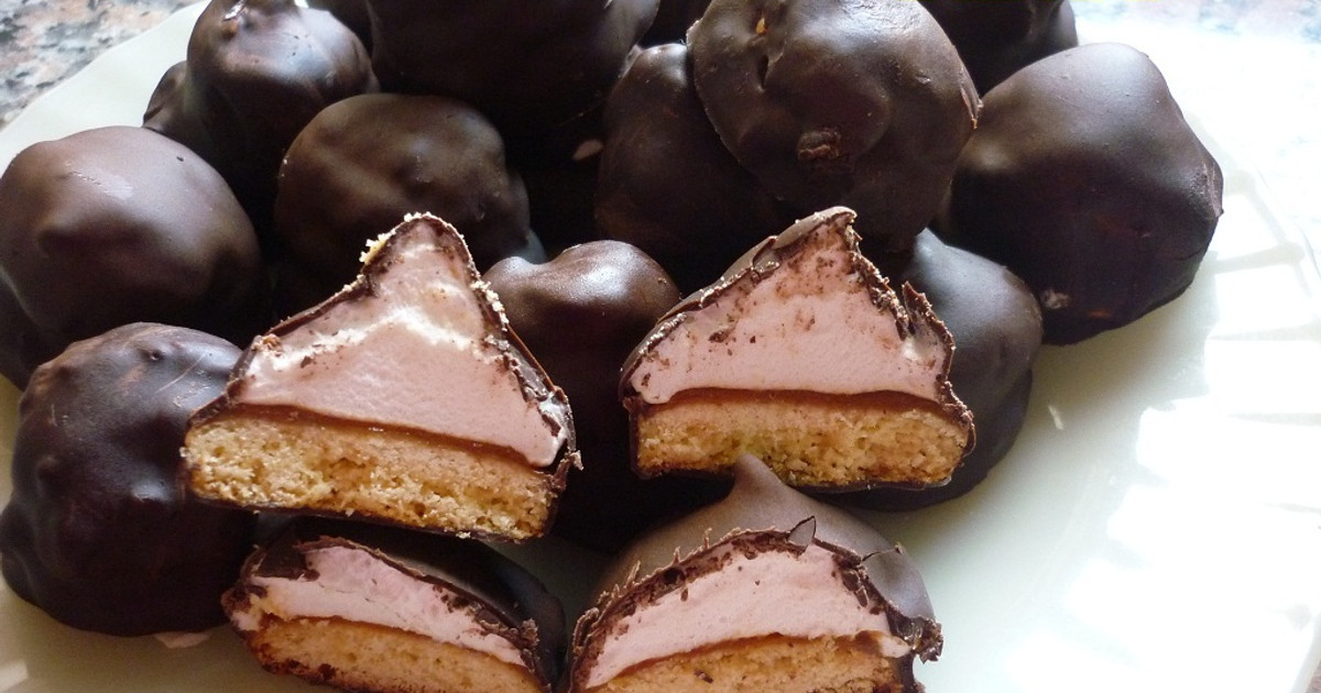Masitas Rellenas De Merengue Bañadas Con Chocolate Receta de GRINGA