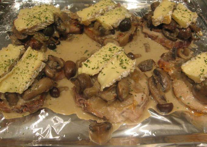 Chuletas de cerdo en salsa cremoso de hongos Receta de Lotti- Cookpad