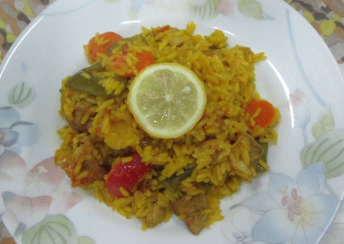 Arroz al azafrán con cerdo y verduras Receta de Gabriela Diez- Cookpad