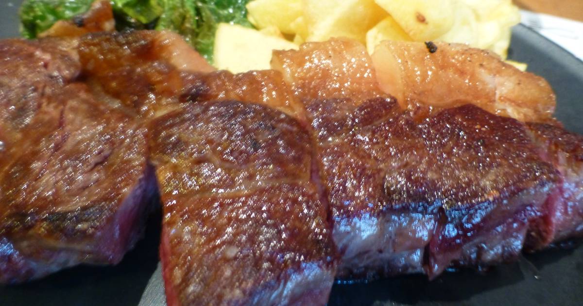 Chuletón con pimientos y patatas fritas Receta de milandebrera- Cookpad