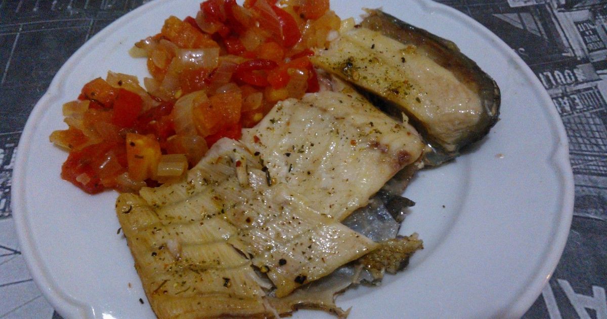 Pacú Al Horno Con Salsa Criolla Caliente Receta de Mario H. Davi