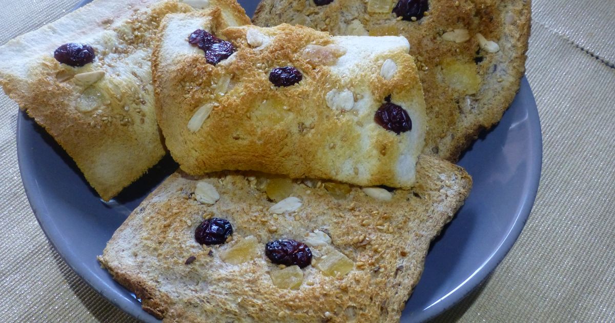 Tostadas Con Piñones, Pasas, Frutos Secos, Para Desayunos Y Meriendas ...