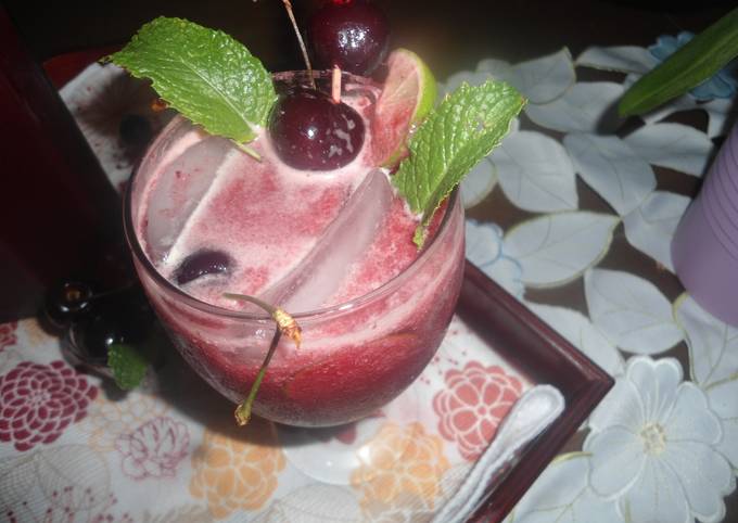 Limonada con cerezas y hojas de menta Receta de Gloria Emma- Cookpad Limonada con cerezas y hojas de menta Receta de Gloria Emma- Cookpad