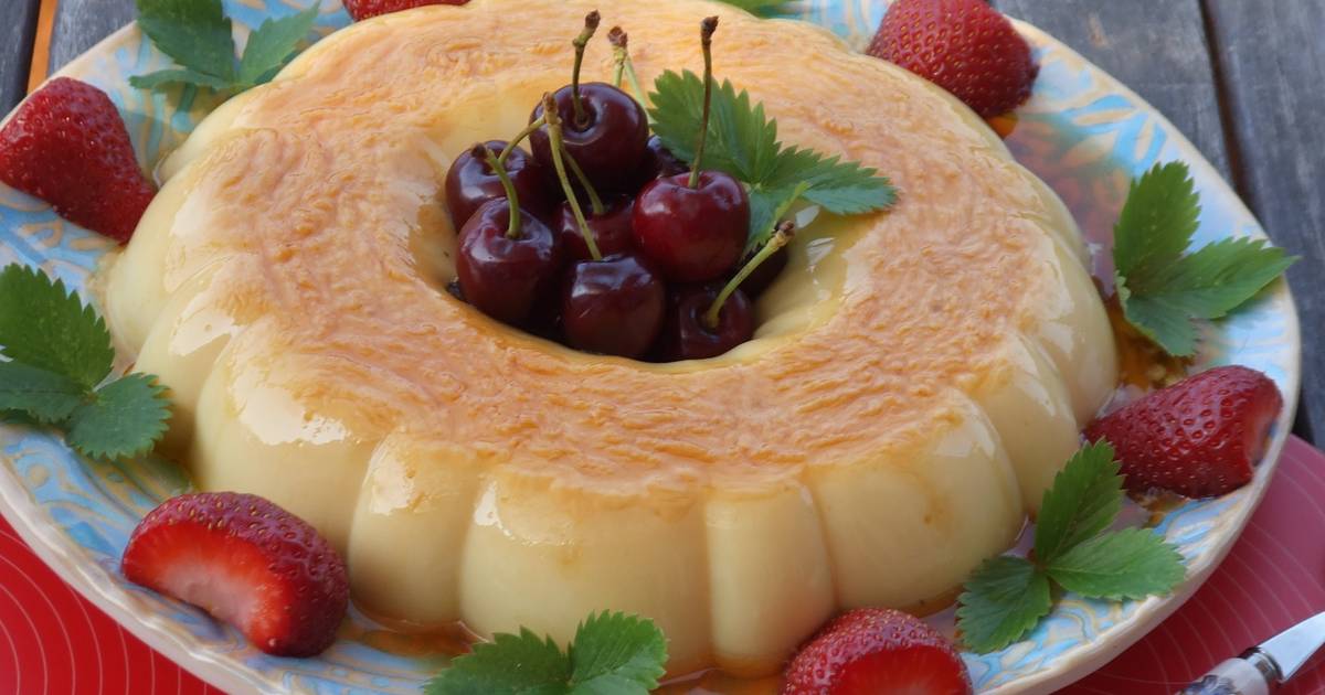 Flan almendrado con salsa de frutas Receta de Cuqui Bastida- Cookpad