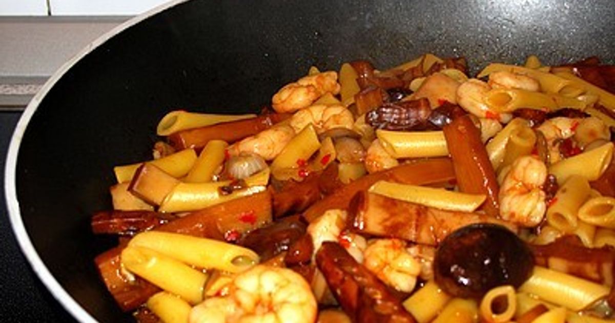 Wok De Brotes De Bambú, Setas Y Gambas Salteados Con Pasta Receta de ...