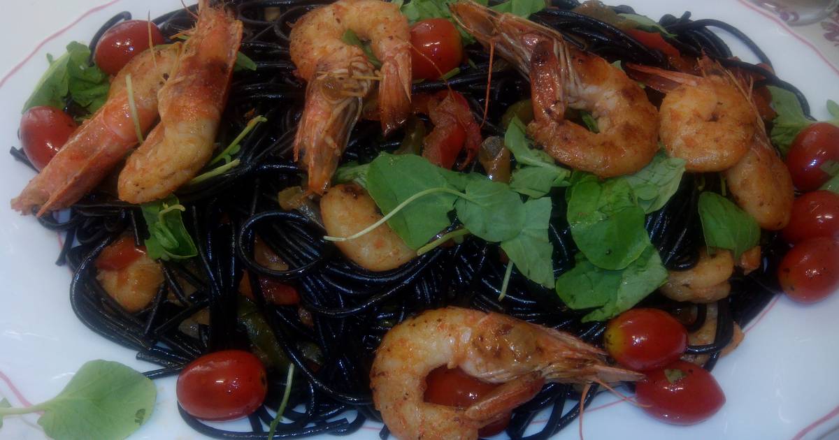 Pasta negra con langostinos y verduras Receta de tinitorrr- Cookpad